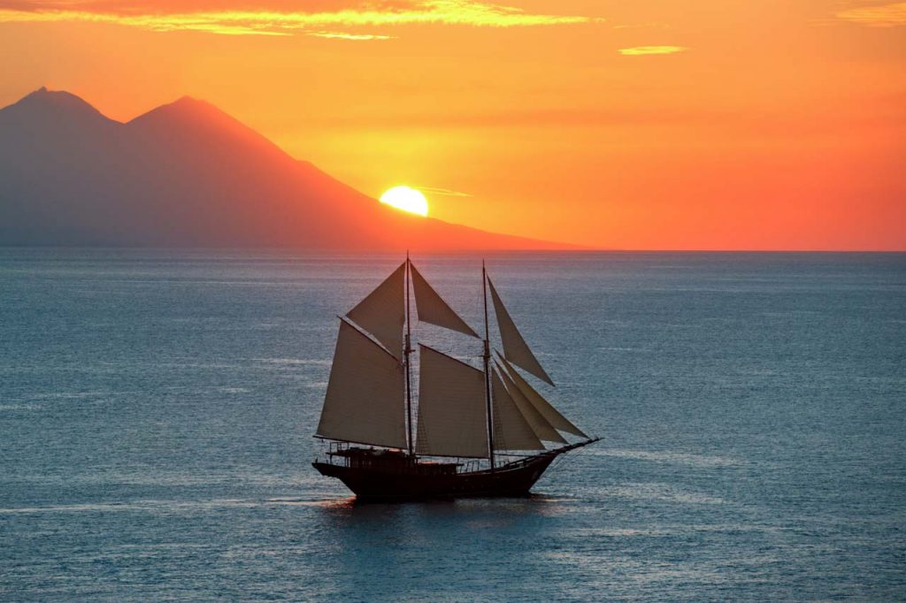 Amandira | Classic Yacht Charter in Indonesia | Indo Yachts