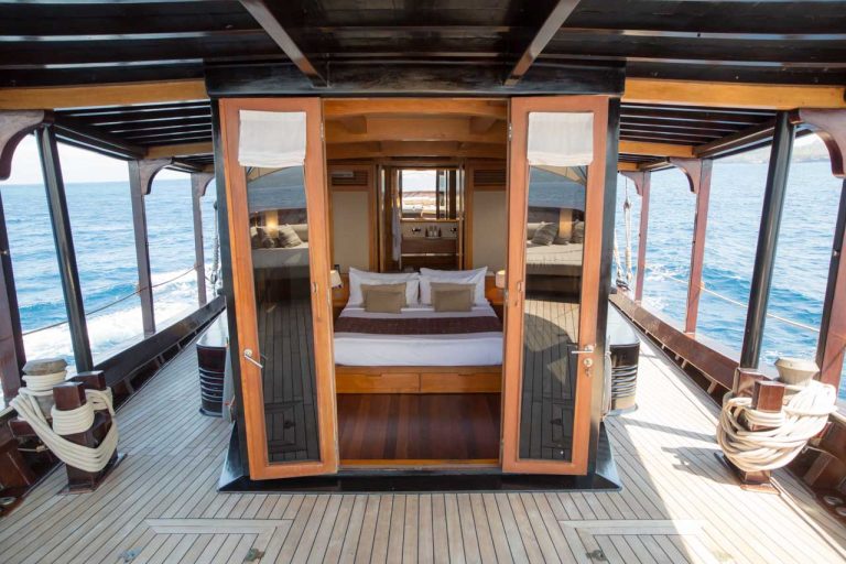 Amandira | Classic Yacht Charter in Indonesia | Indo Yachts