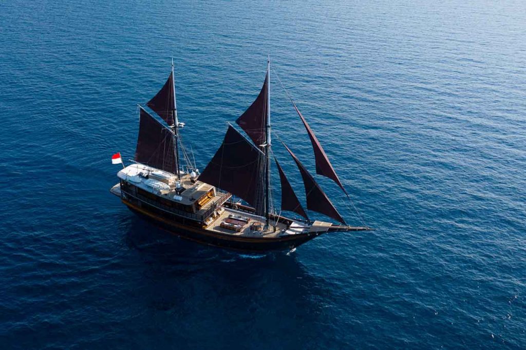 Dunia Baru Yacht | Superyacht Charter in Indonesia | Indo Yachts
